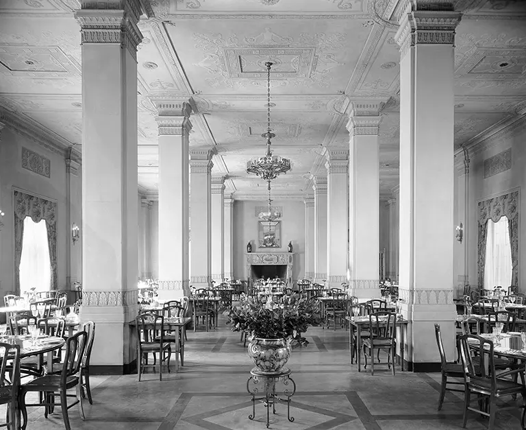 About the Metropolitan Club